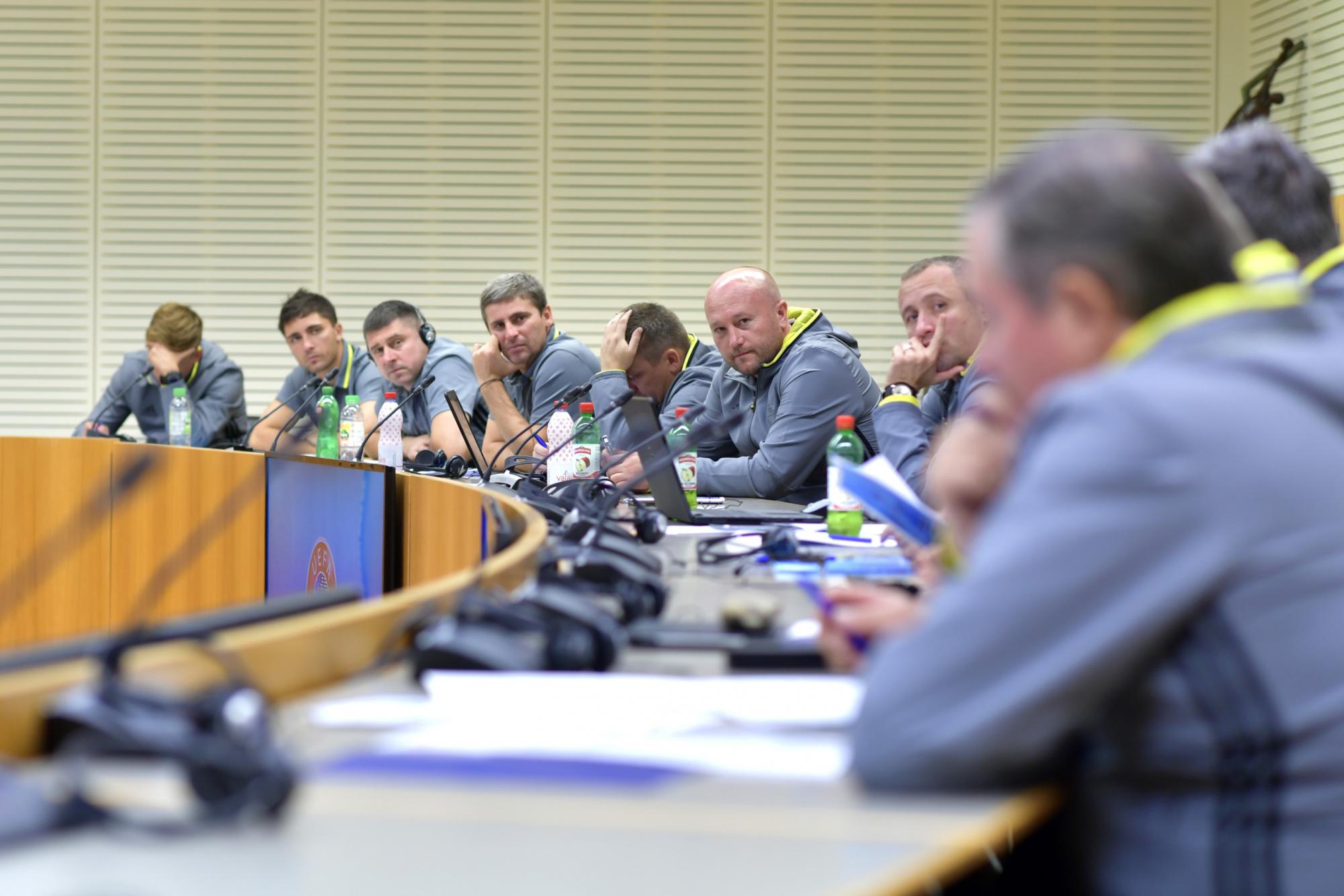 Dan Alexa face cursurile pentru licența PRO la Chișinău. Ianis Zicu și ...